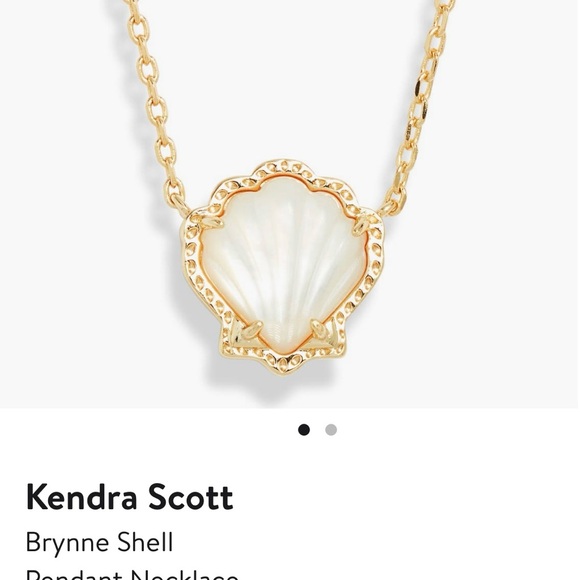 Kendra Scott | Jewelry | The Viral Kendra Scott Brynne Shell Pendant ...